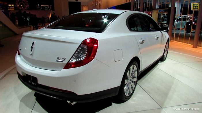 2013 Lincoln MKS at 2013 Detroit Auto Show